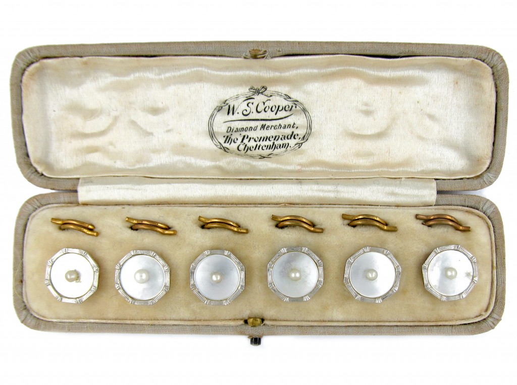 Mother of Pearl & Gold Buttons in Original Case (951D) | The Antique ...